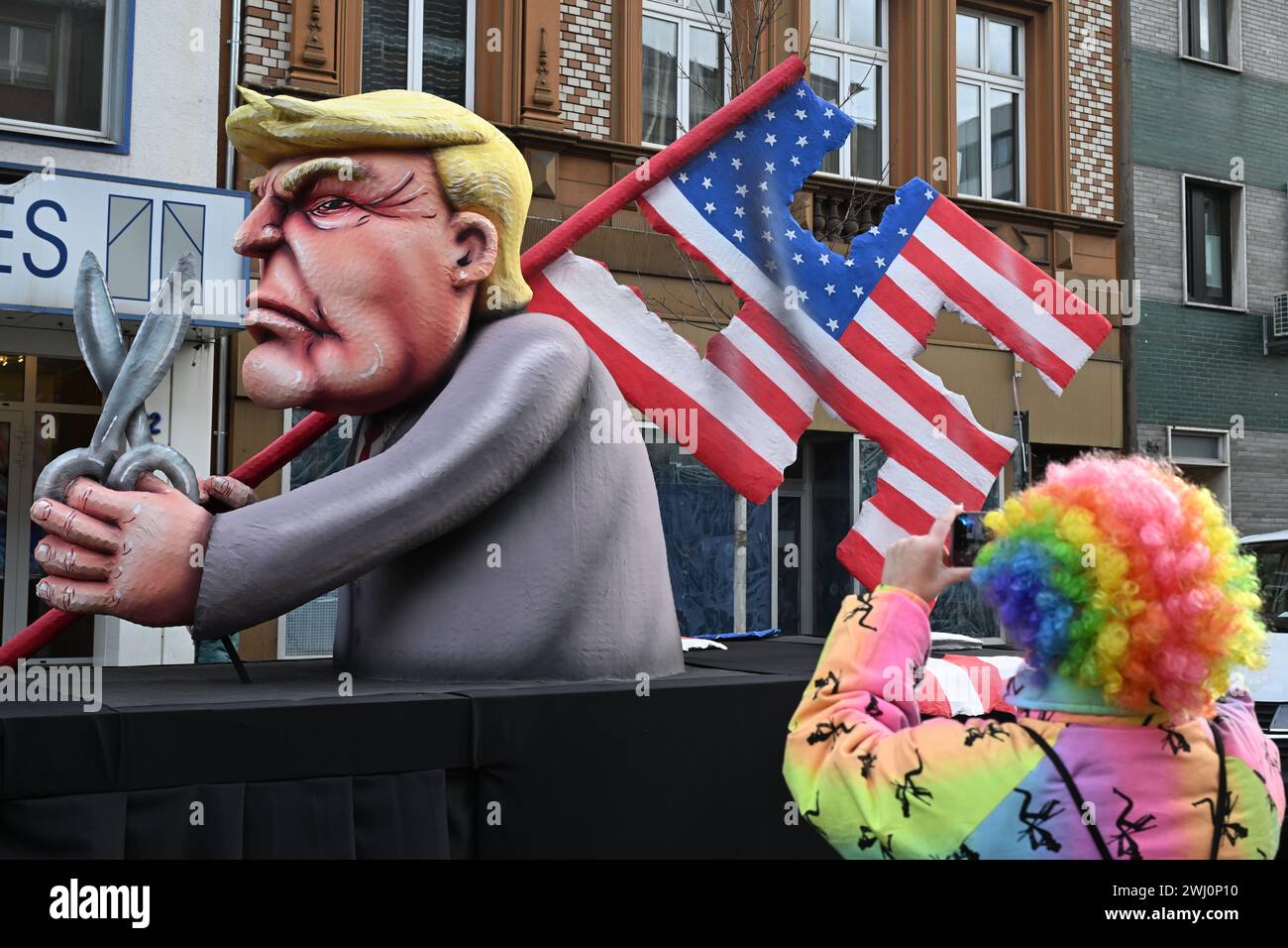 Duesseldorf, Germany. 12th Feb, 2024. The themed float showing US ...