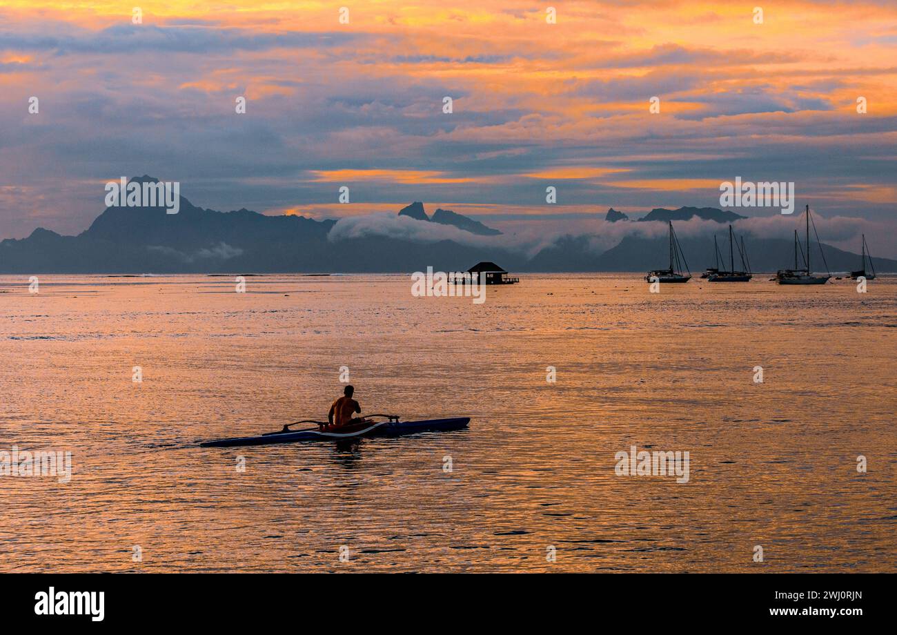 Moorea island from tahiti sunset hi-res stock photography and images ...