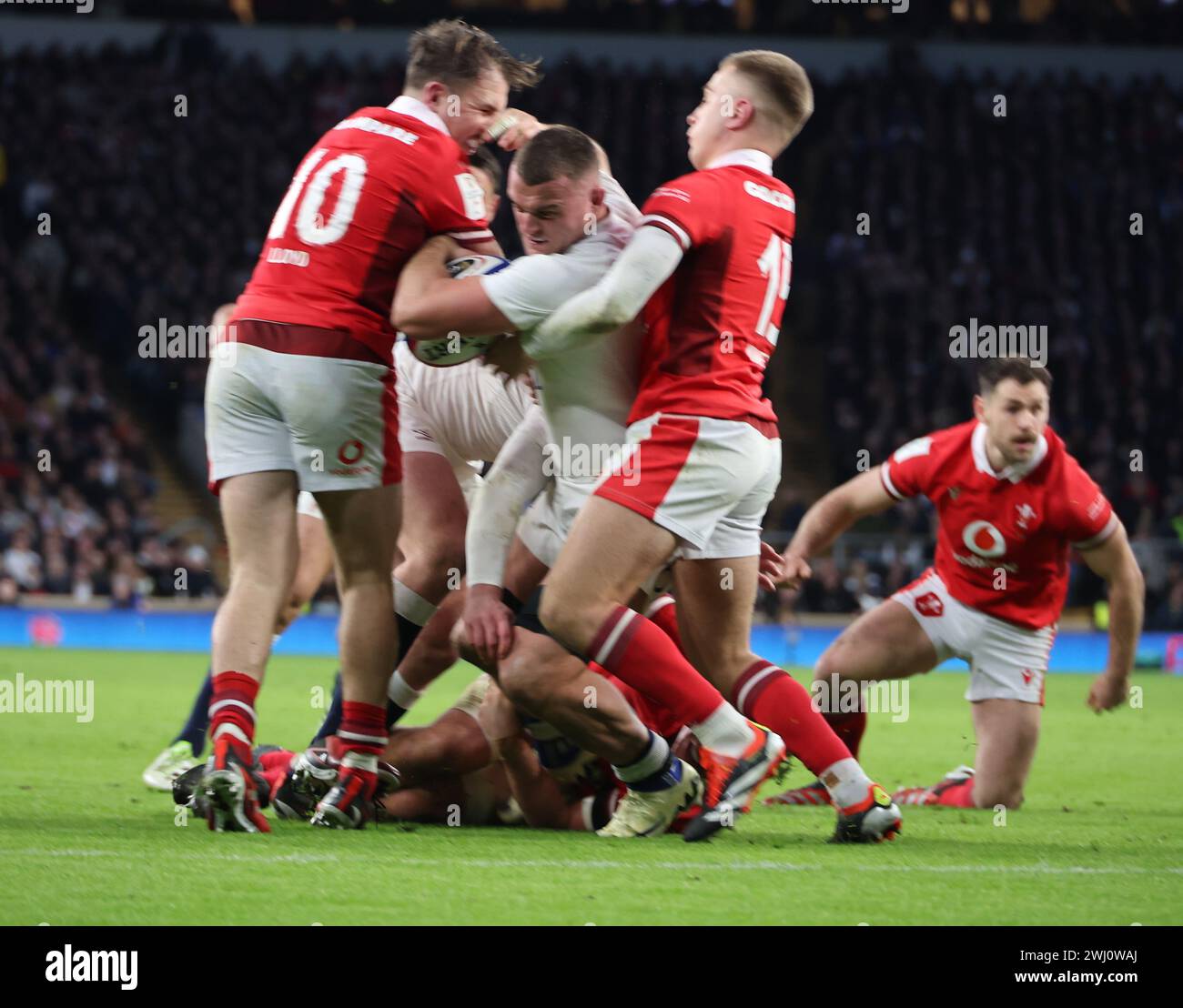 England's Ben Earl (Saracens) during Guiness 6 Nations Rugby match ...