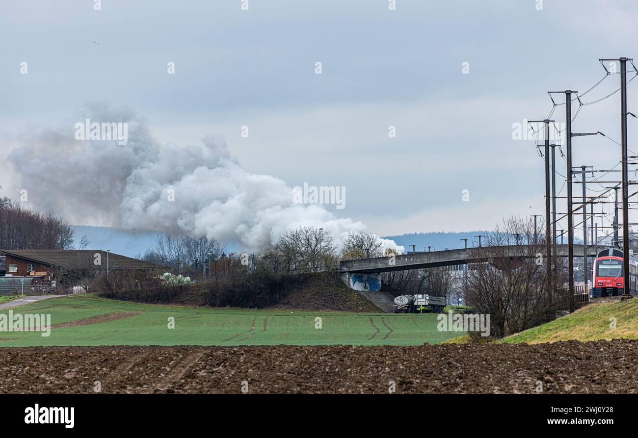 Die Dampflokomotive der Baureihe 01 (BR 01) (01 202) bei der Einfahrt ...