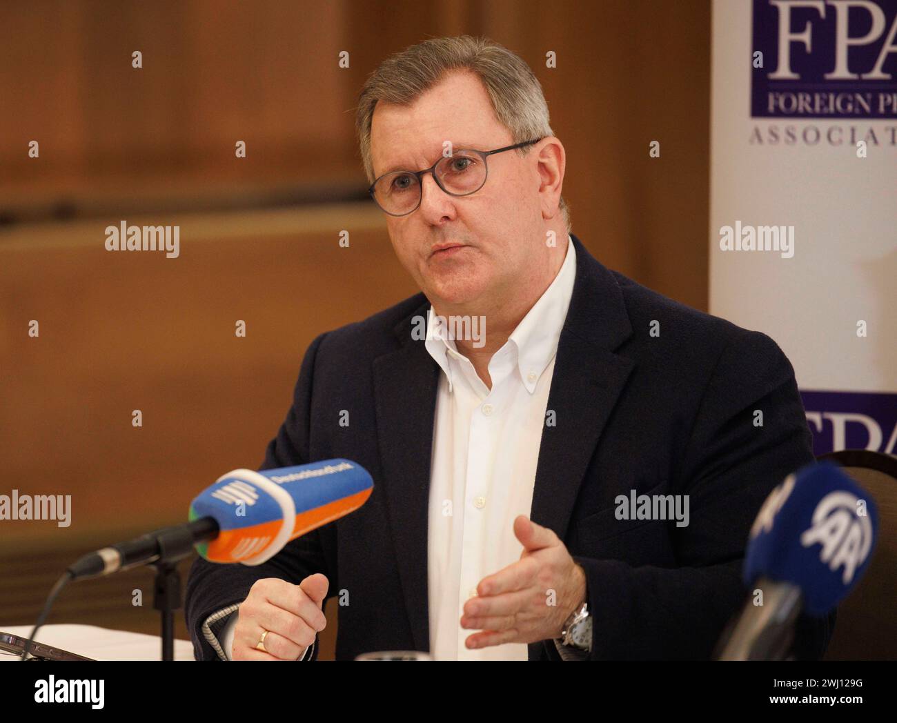 Sir jeffrey donaldson hi-res stock photography and images - Alamy