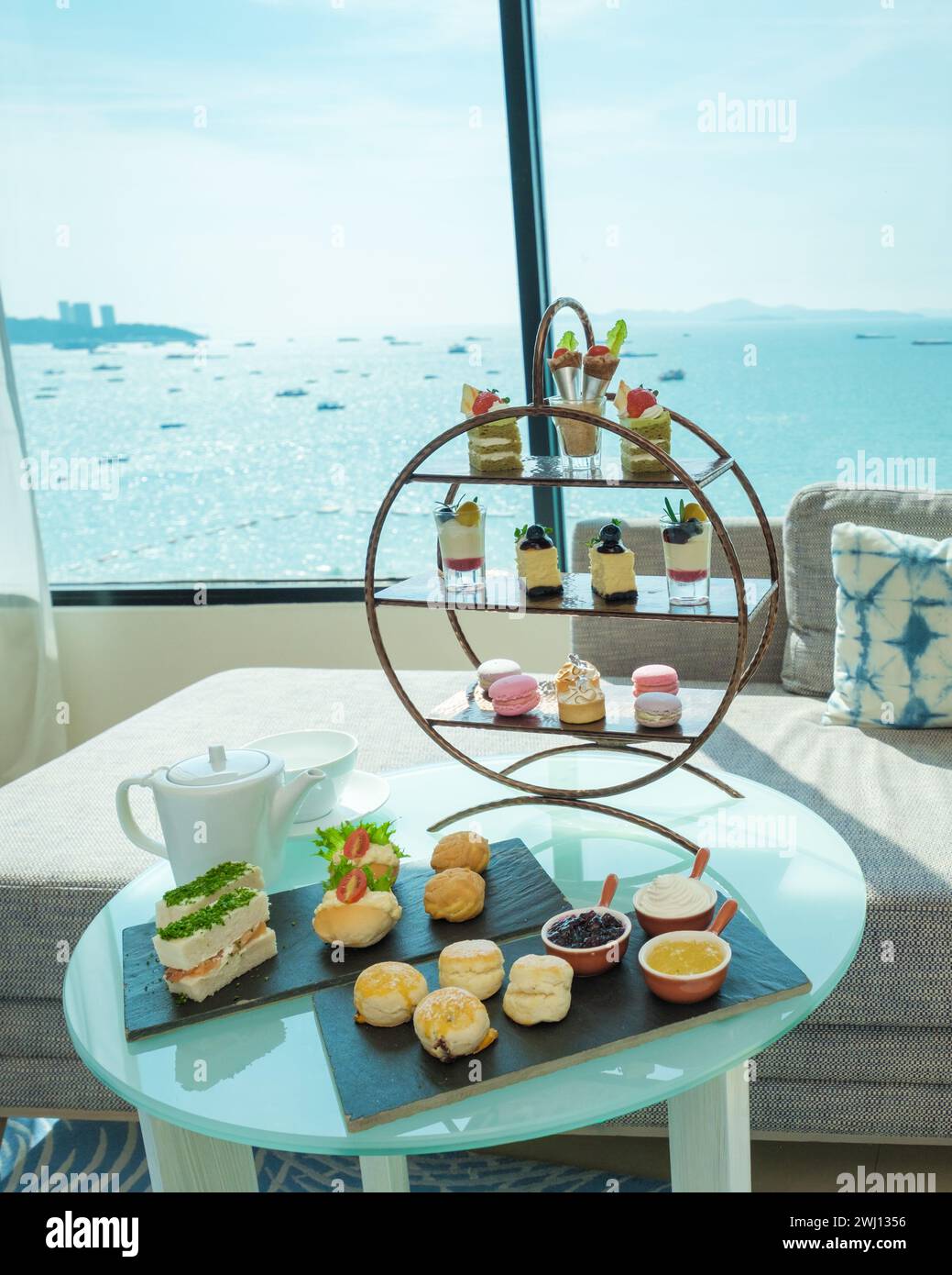 Afternoon tea room hi-res stock photography and images - Alamy