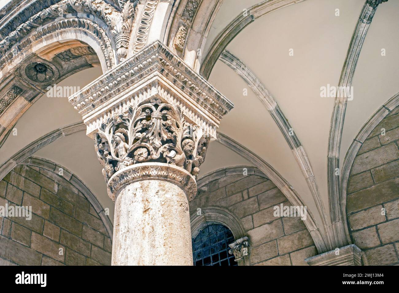 Corithian order hi-res stock photography and images - Alamy