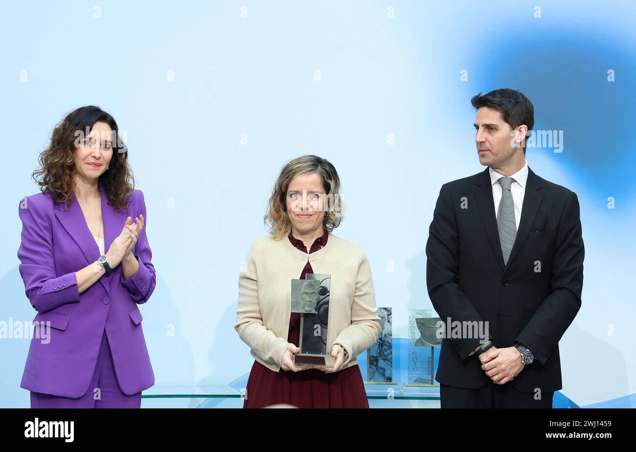 The President of the Community of Madrid, Isabel Díaz Ayuso (left ...