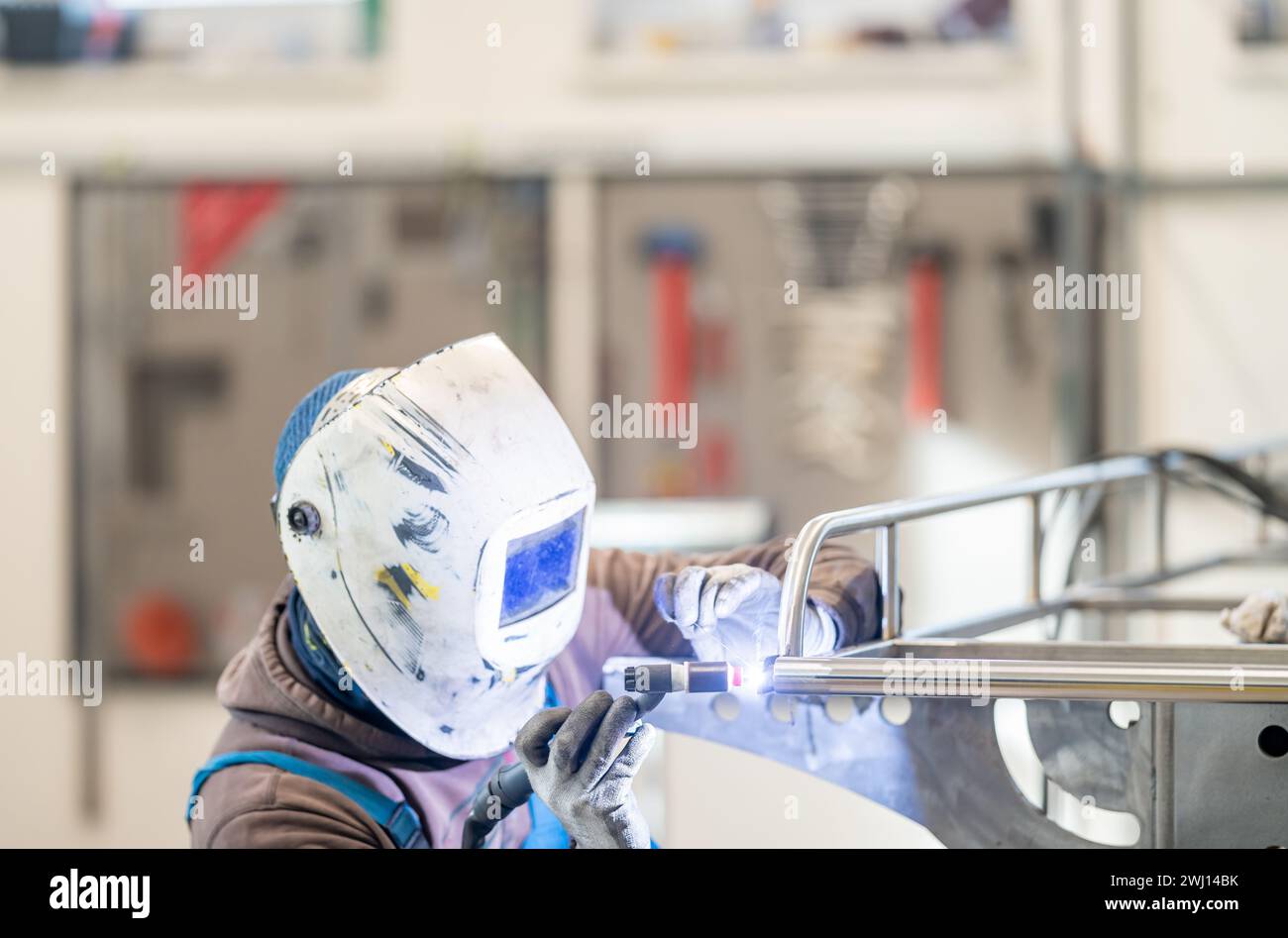 Closeup man wearing mask welding hi-res stock photography and images ...
