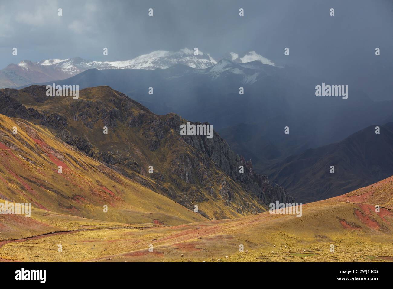Rainbow Mountains, Pallay Puncho Apu Tacllo or Sharp Pointed Hill, Peru ...