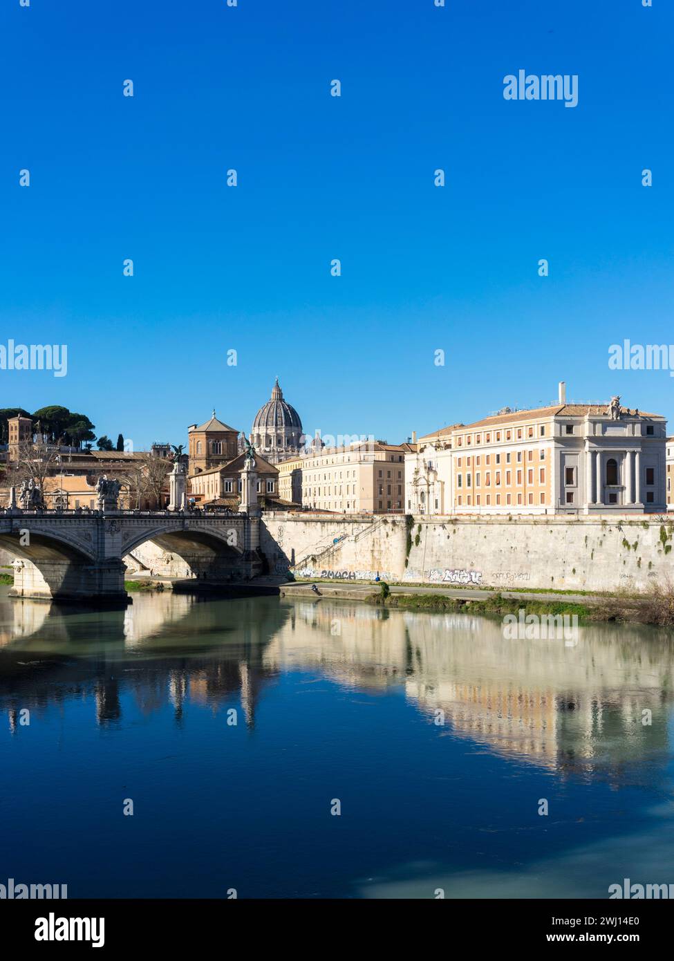 Tiber river with Ponte Vittorio Emanuele II and the Vatican (Rome/Italy ...