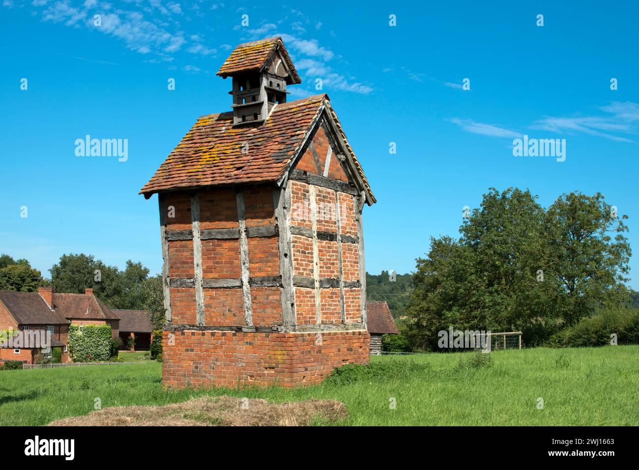Dovecotes hi-res stock photography and images - Alamy