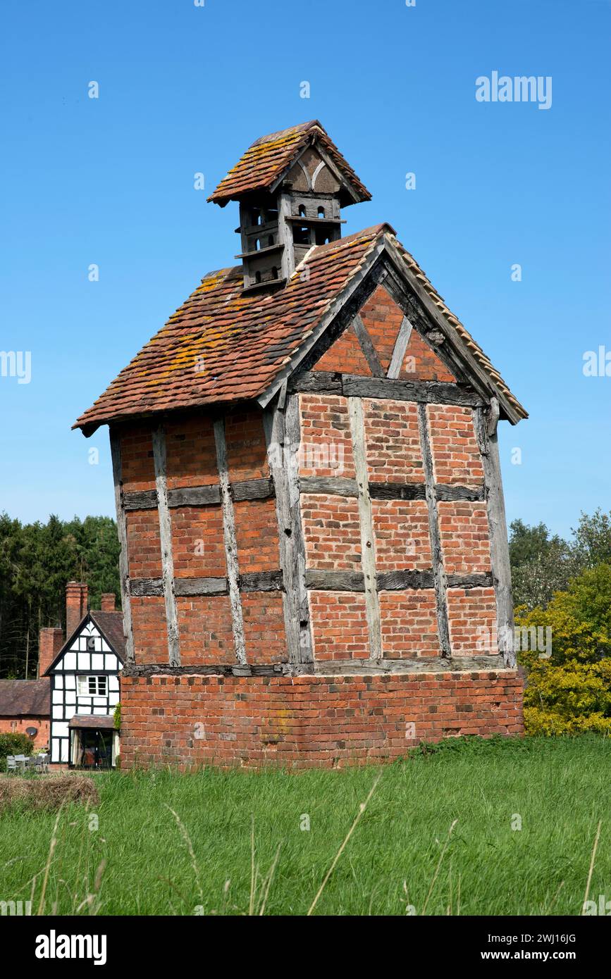 Dovecotes hi-res stock photography and images - Alamy