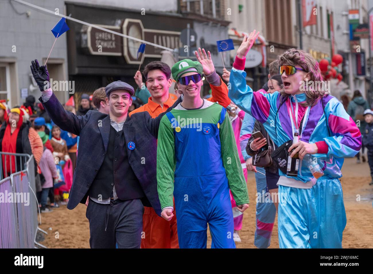 Tausende Jecken beim Strassenkarneval am Rosenmontag 12.02.2024 in ...
