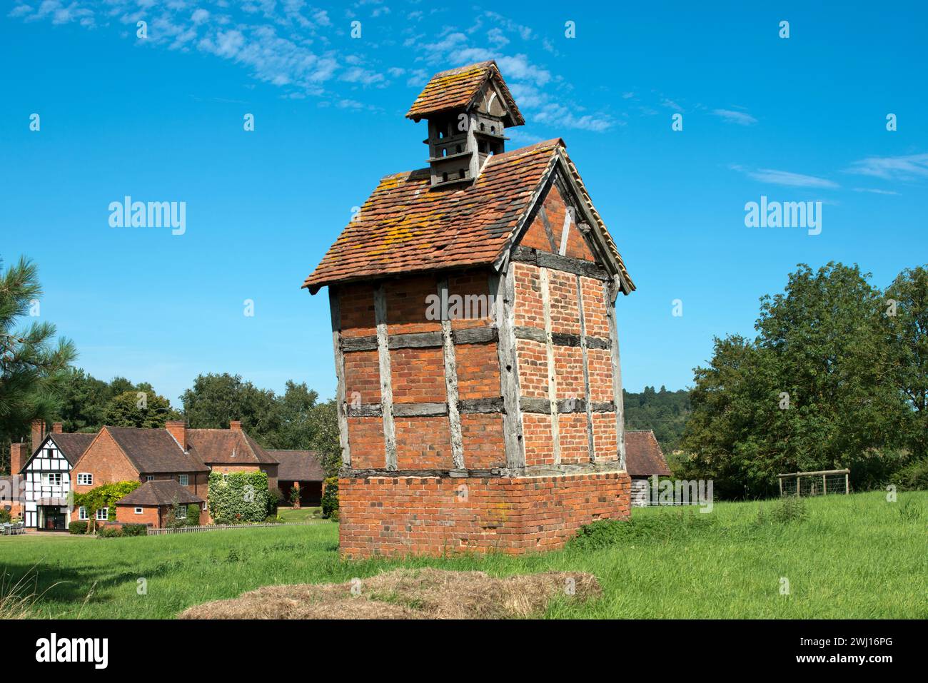 Dovecotes hi-res stock photography and images - Alamy