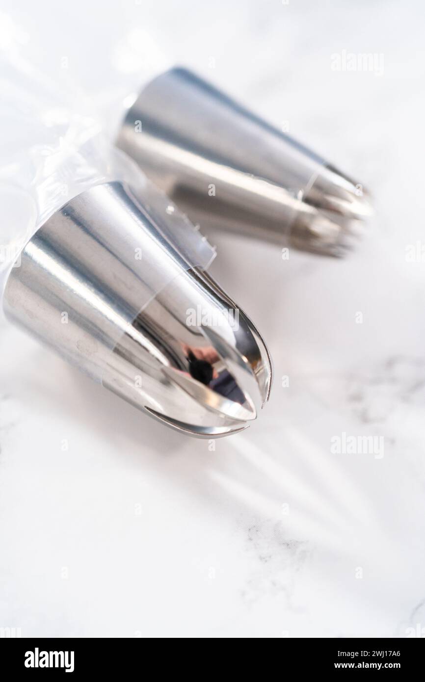 White chocolate ganache frosting Stock Photo - Alamy