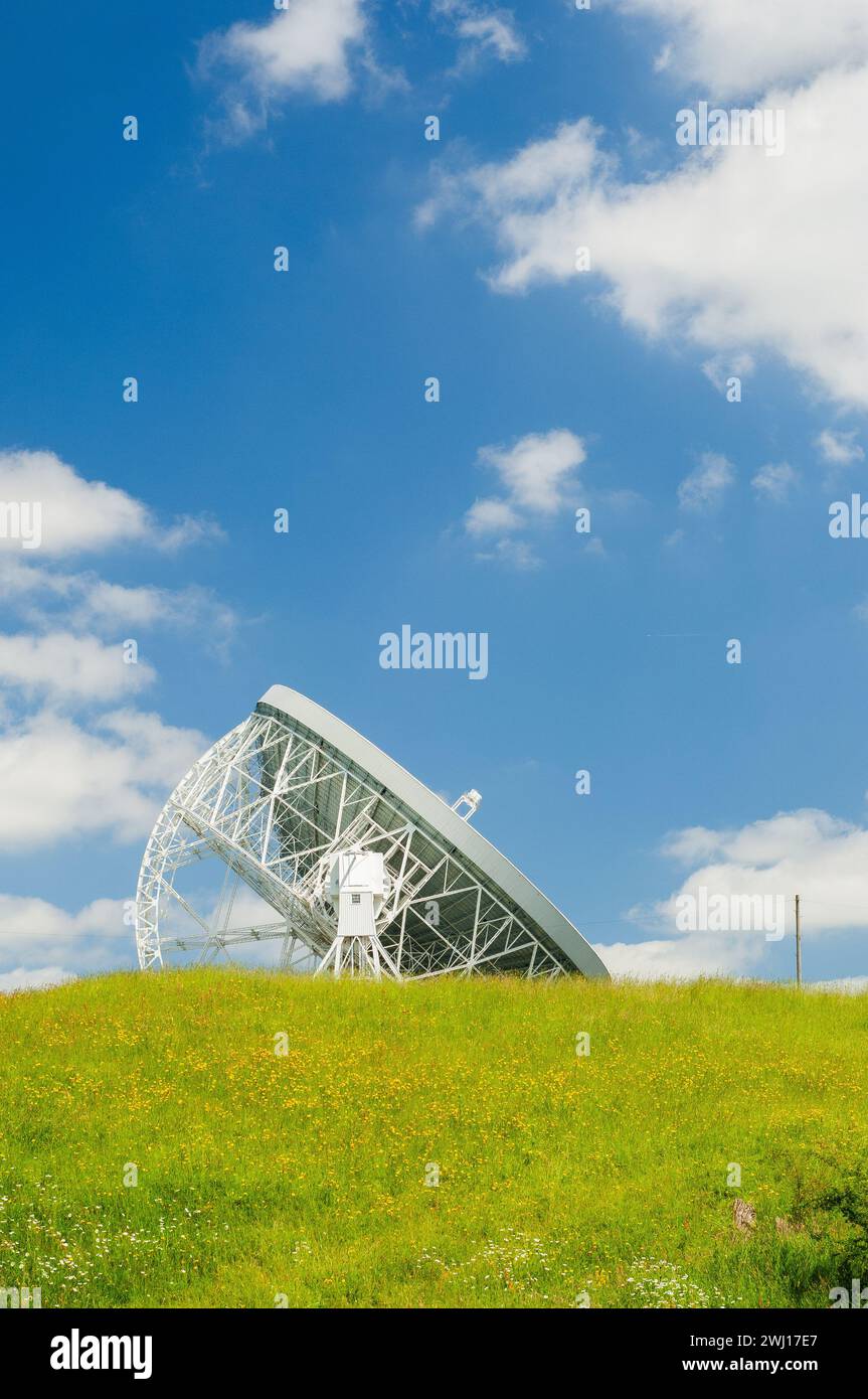Radio telescope at Jodrell Bank Observatory, Cheshire, England, Jodrell ...