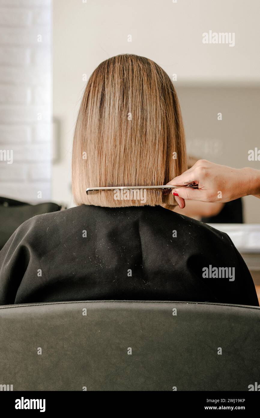 Perfecting a straight bob haircut at a hair salon Stock Photo - Alamy