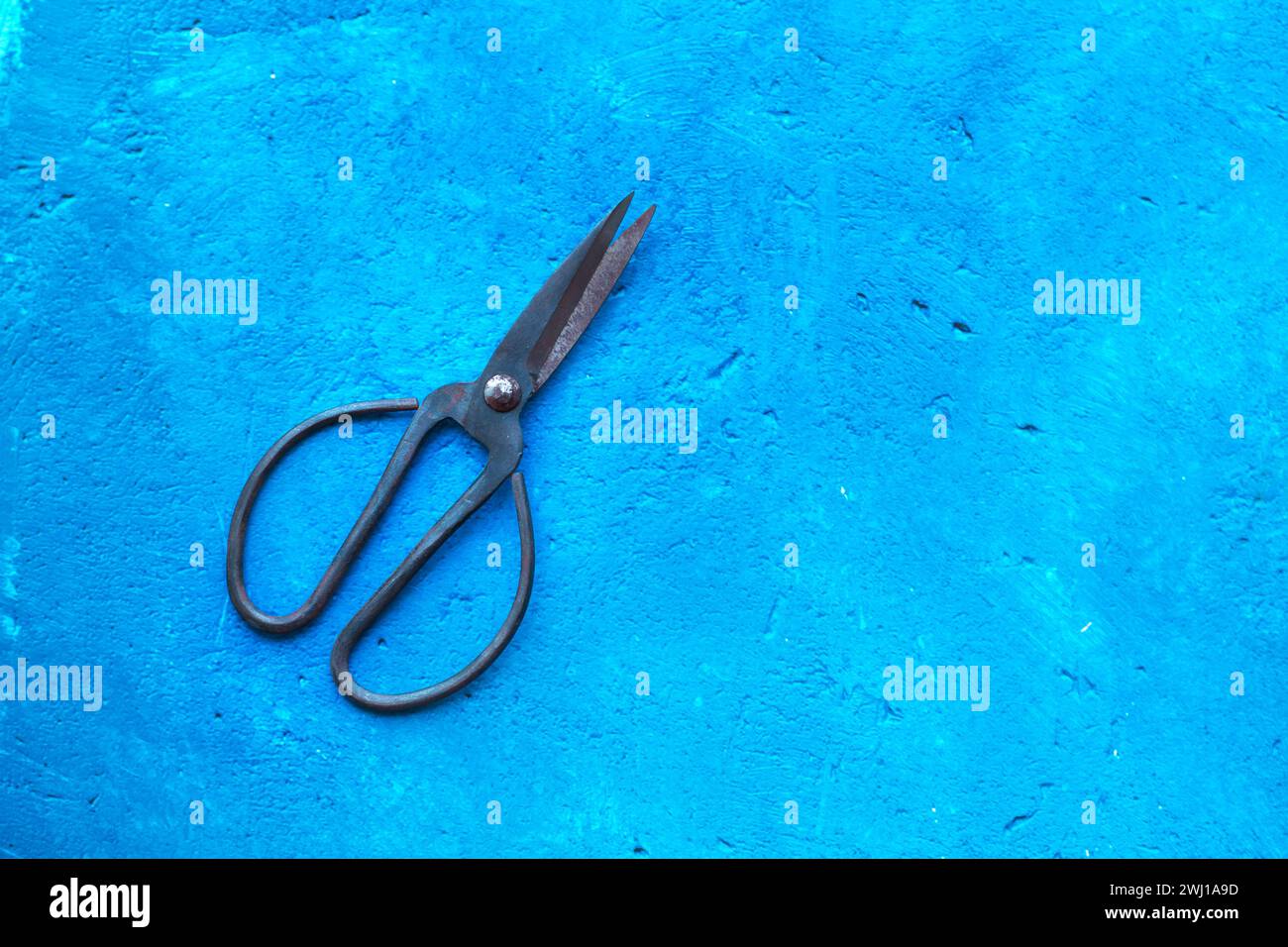 Chinese paper cutting scissors hi-res stock photography and images - Alamy