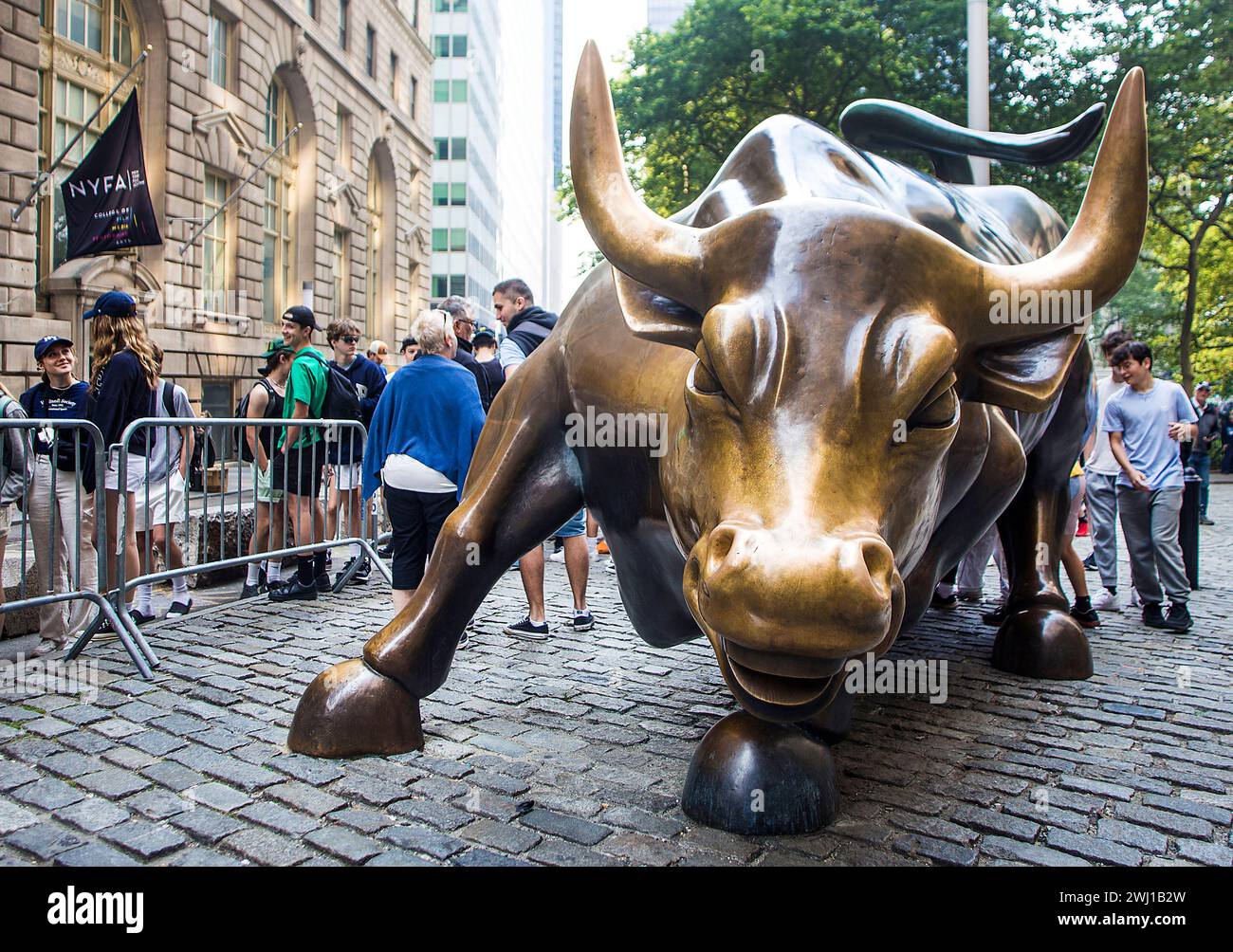 New York City: the bull of Wall Street, in Manhattan Stock Photo - Alamy
