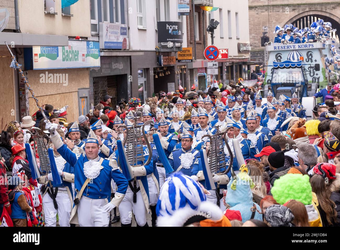 Tausende Jecken beim Strassenkarneval am Rosenmontag 12.02.2024 in ...