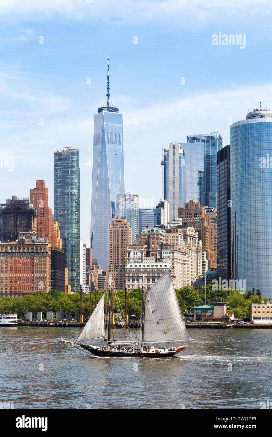 New York City skyline of Manhattan with World Trade Center skyscraper ...