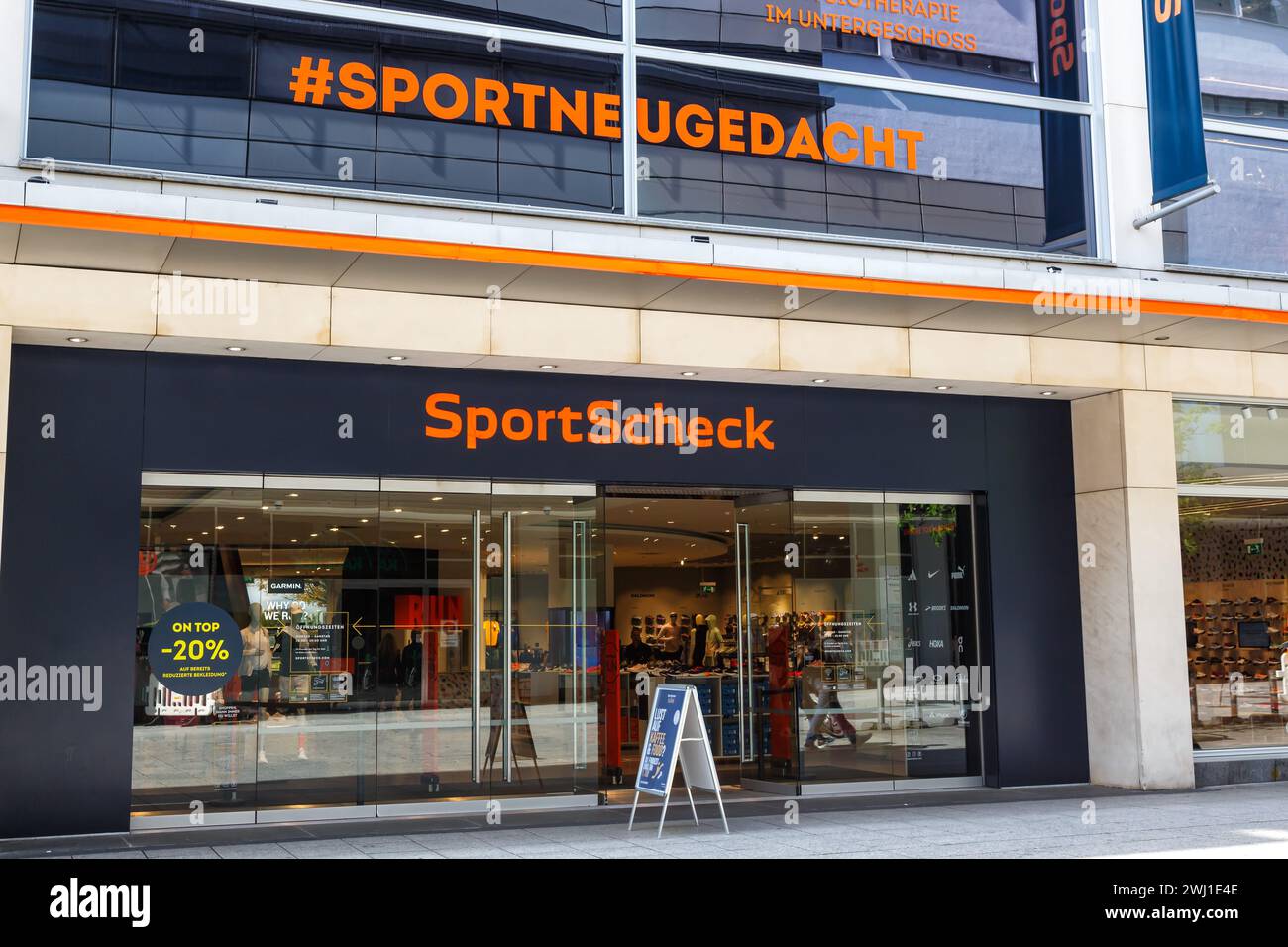 Sportscheck logo hi-res stock photography and images - Alamy