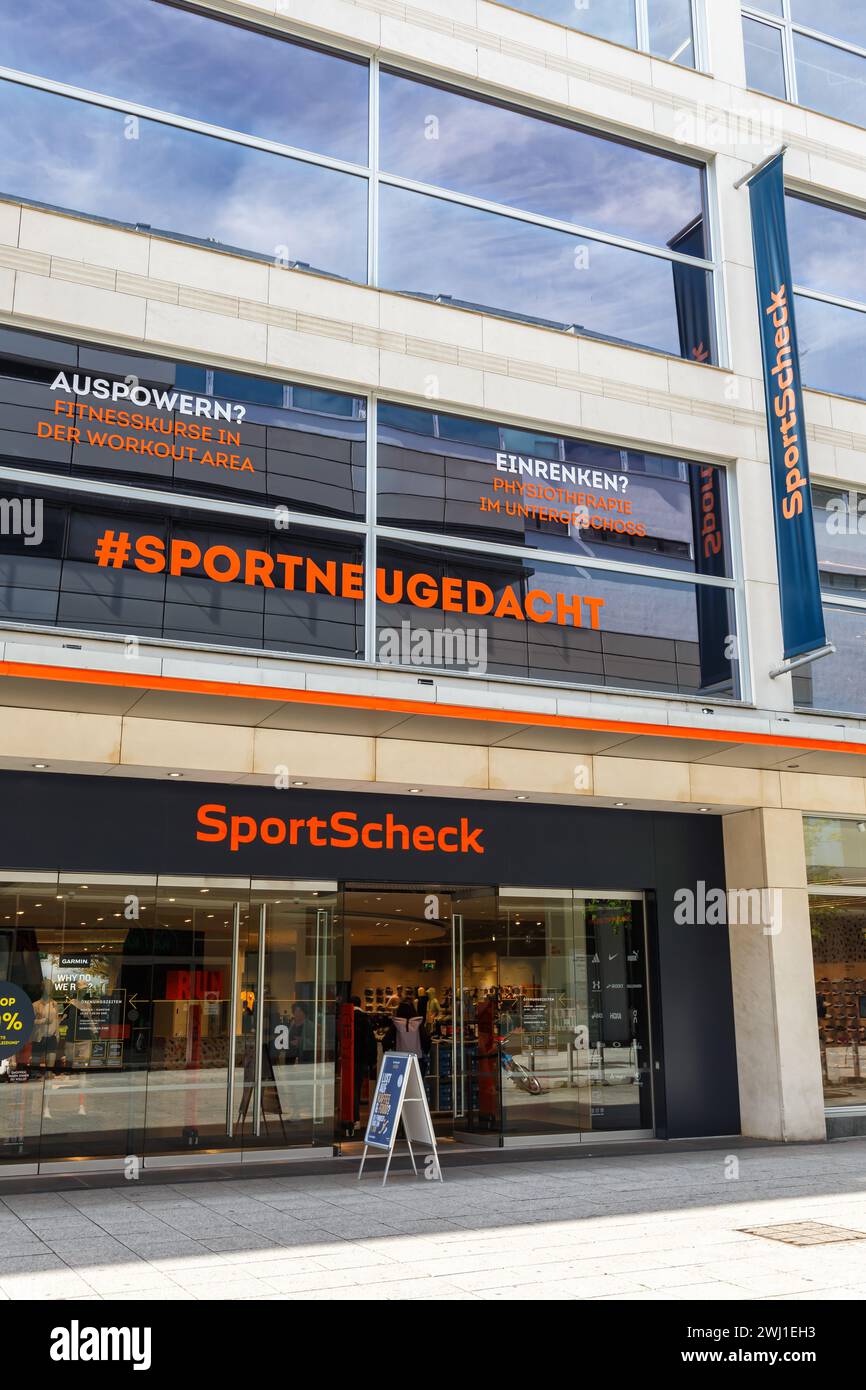 Sportscheck logo hi-res stock photography and images - Alamy