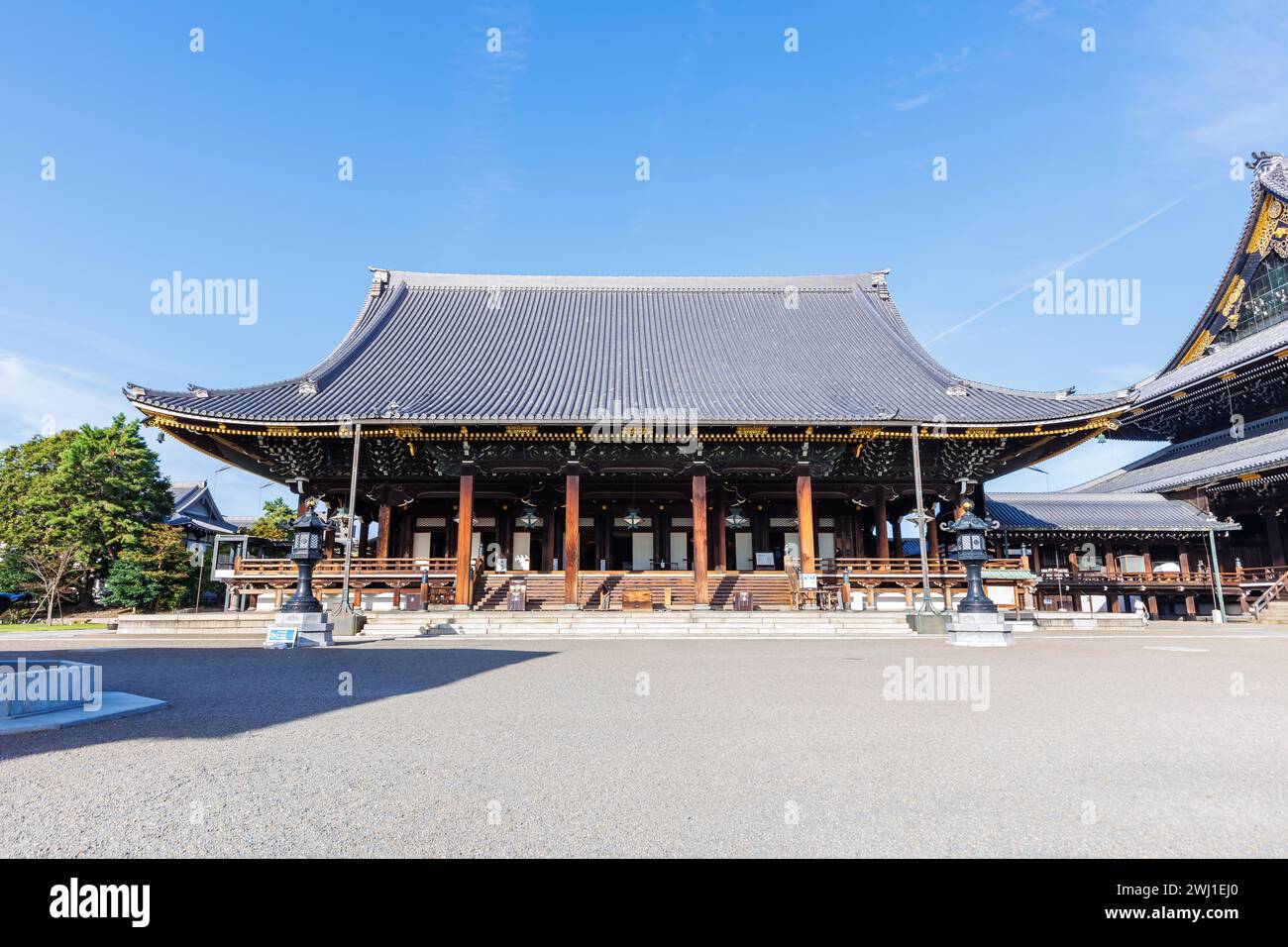 Buddhist Higashi Hongan-ji Temple in the historic old town of Kyoto in ...