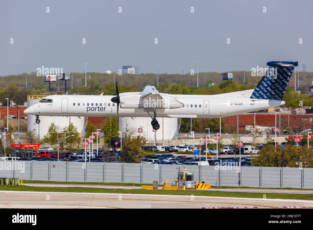 Porter Airlines De Havilland Canada Dash 8 Q400 aircraft Chicago Midway ...