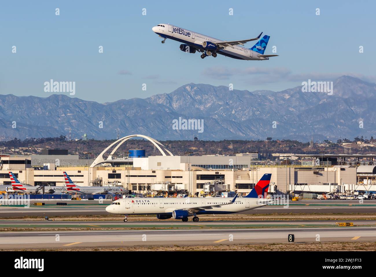 Delta Air Lines and JetBlue Airbus A321 aircraft at Los Angeles Airport ...