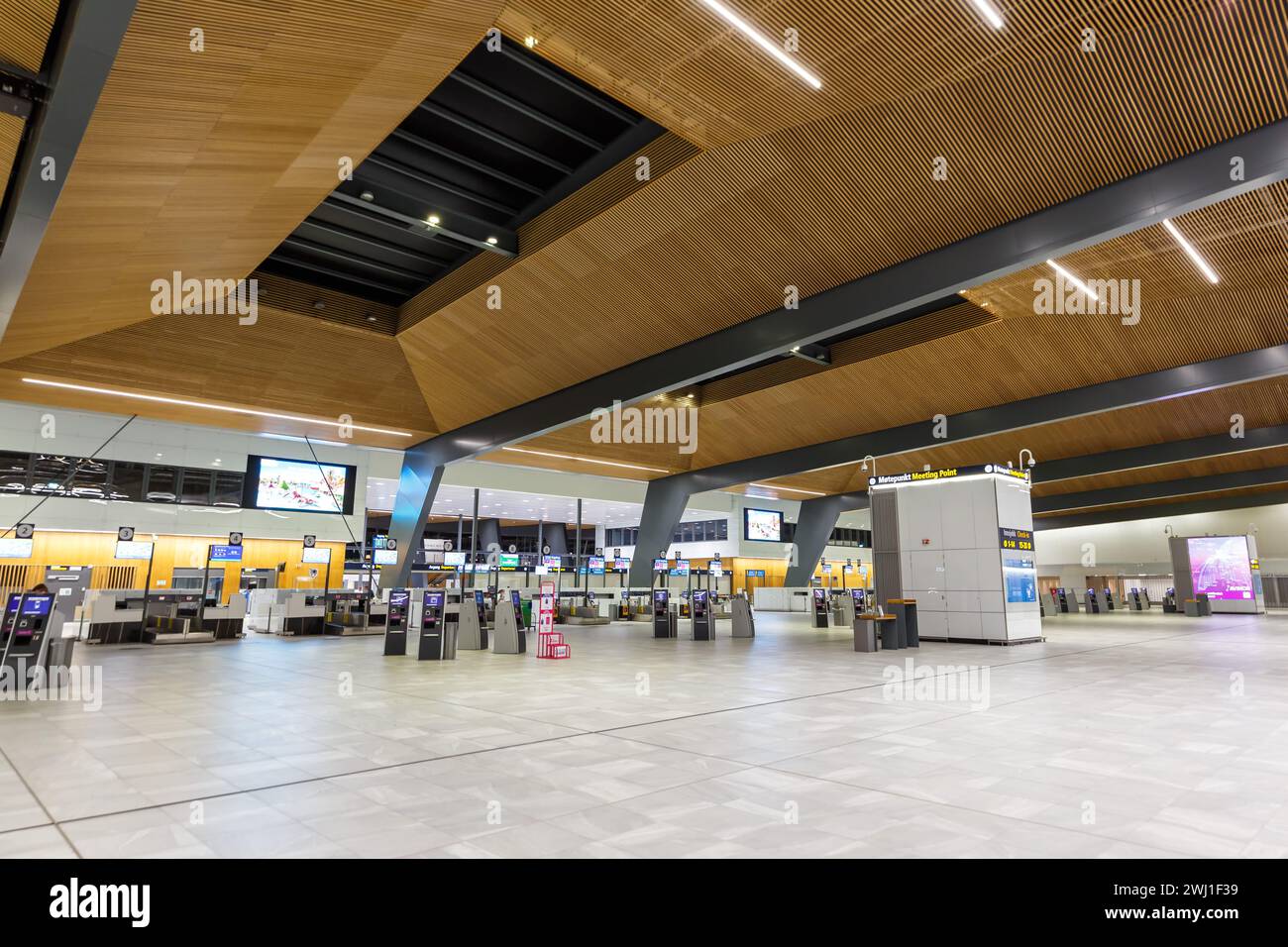 Bergen, Norwegen - 17. August 2022: Terminal des Flughafen Bergen ...