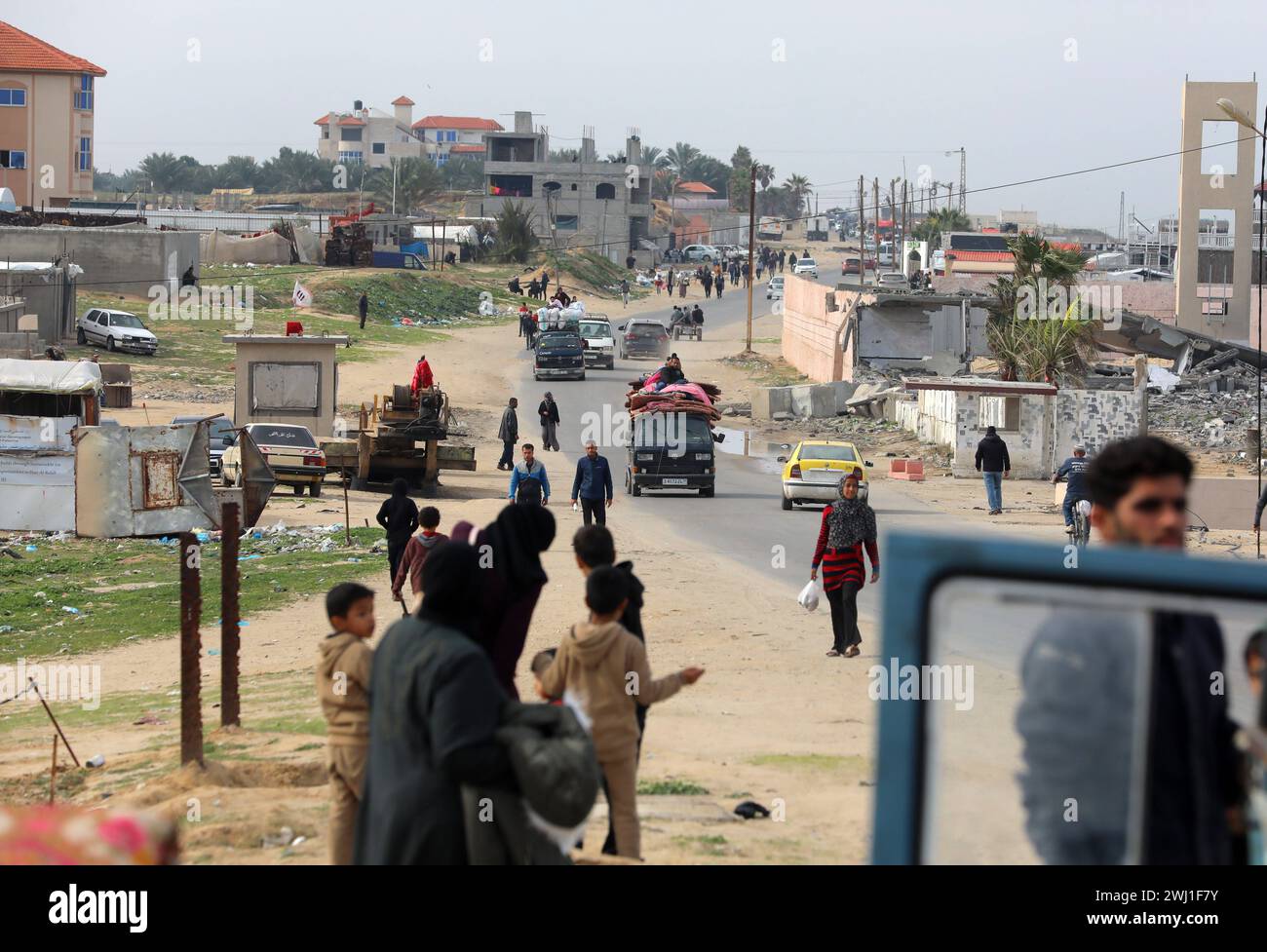 Palestinian families are fleeing Rafah on the southern Gaza Strip ...