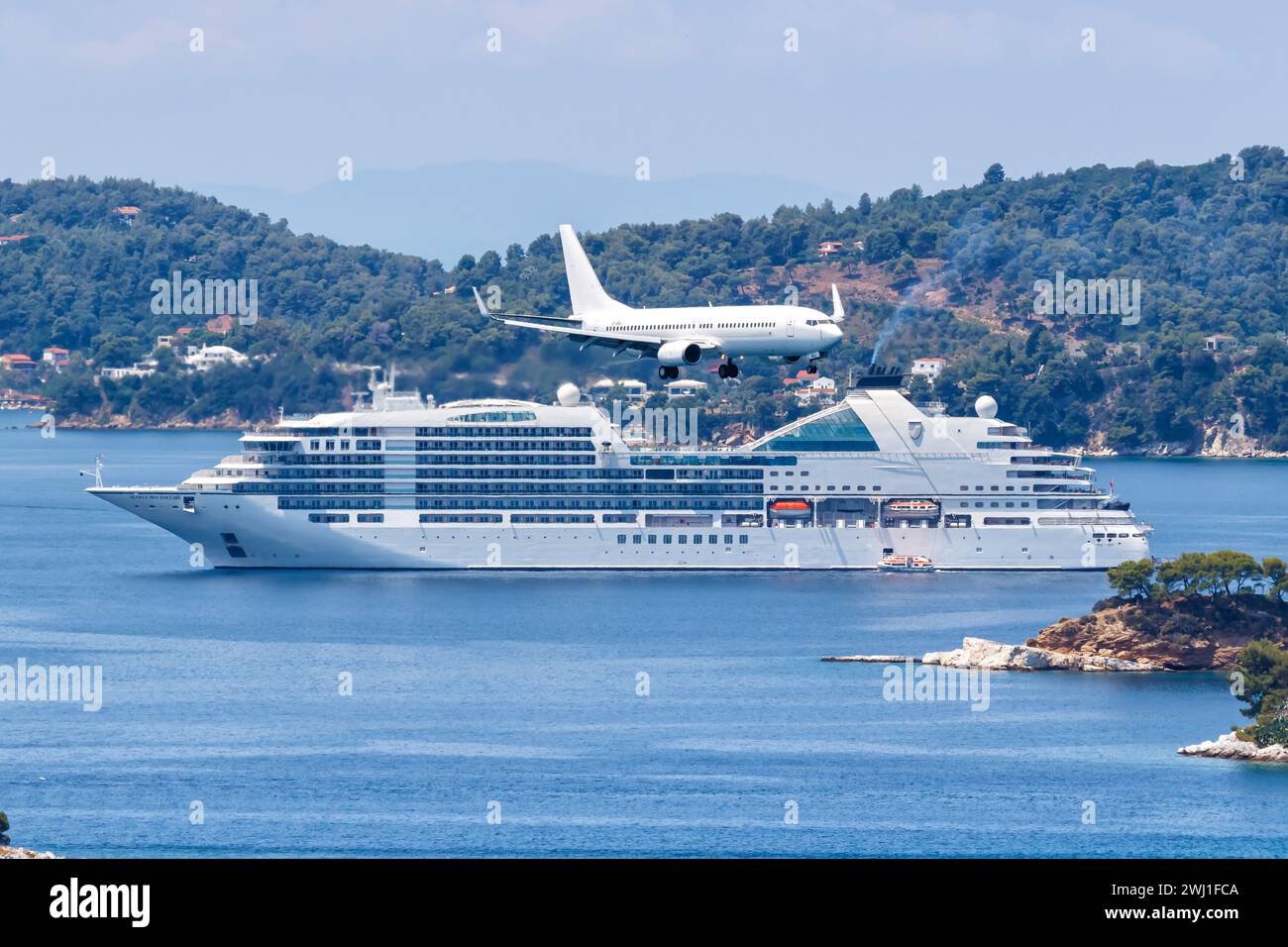 Neos Boeing 737-800 airplane Skiathos Airport in Greece Stock Photo - Alamy
