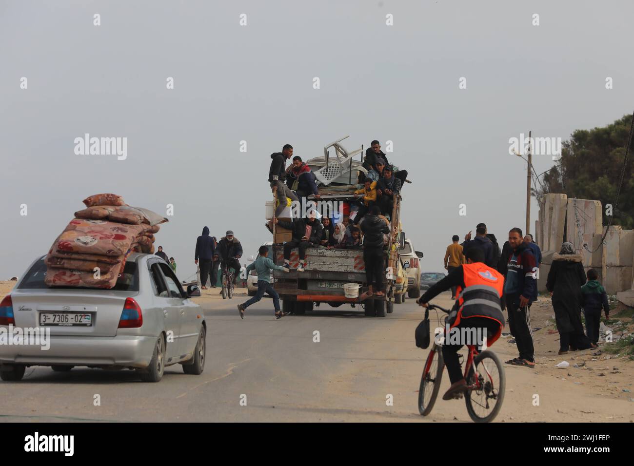 Palestinian families are fleeing Rafah on the southern Gaza Strip ...