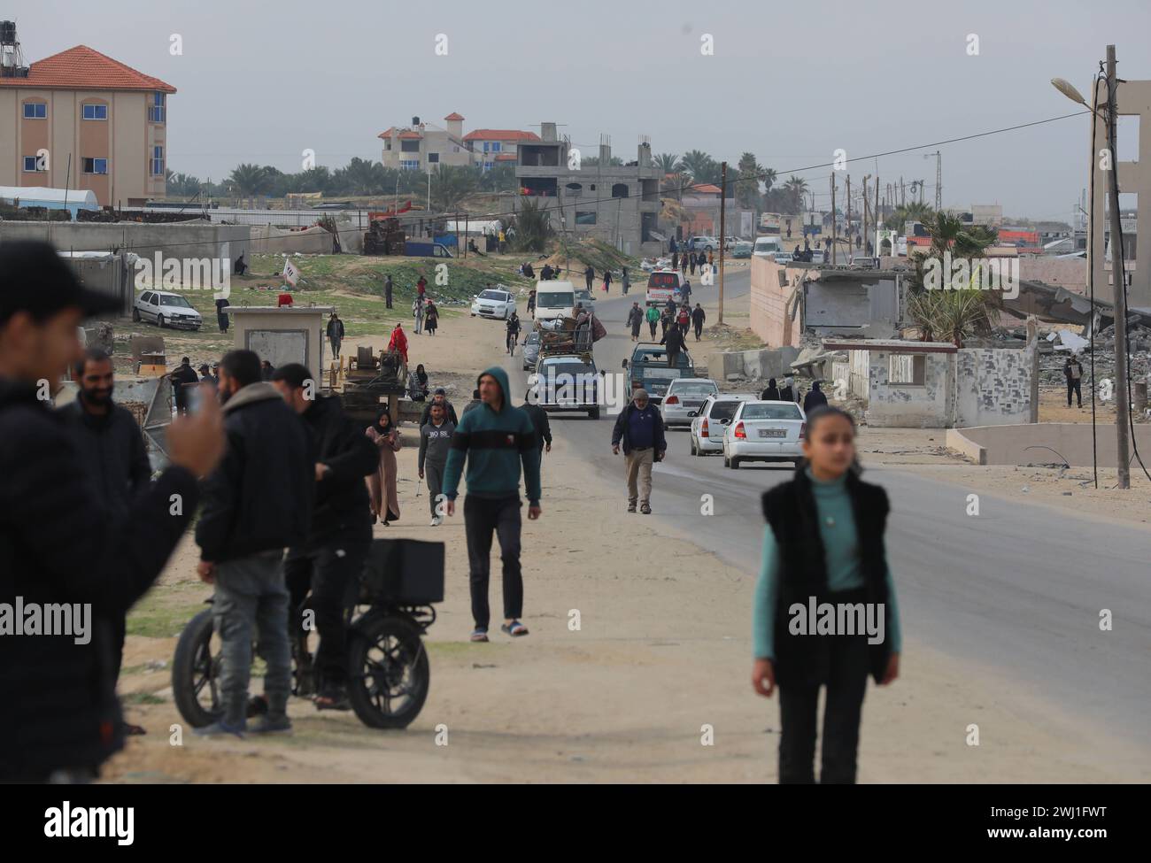Palestinian families are fleeing Rafah on the southern Gaza Strip ...