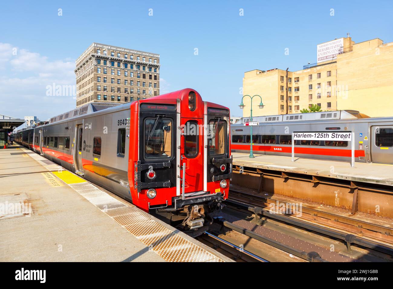Metro-North Railroad commuter trains at Harlem 125th Street station in New York, USA Stock Photo ...