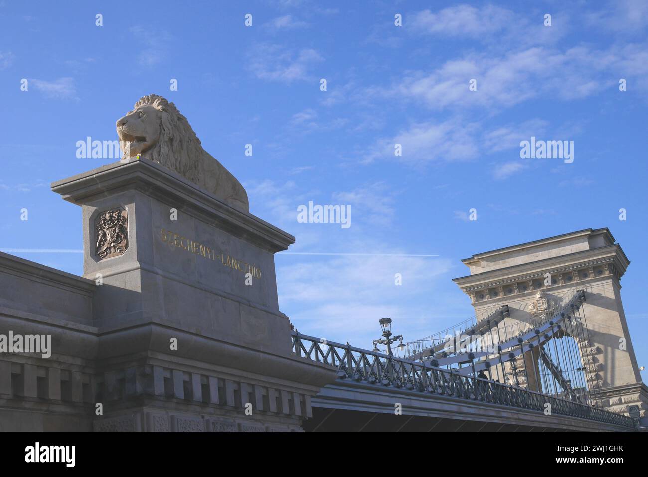 Széchenyi Chain Bridge, Szechenyi Lanchid, spanning the River Danube ...
