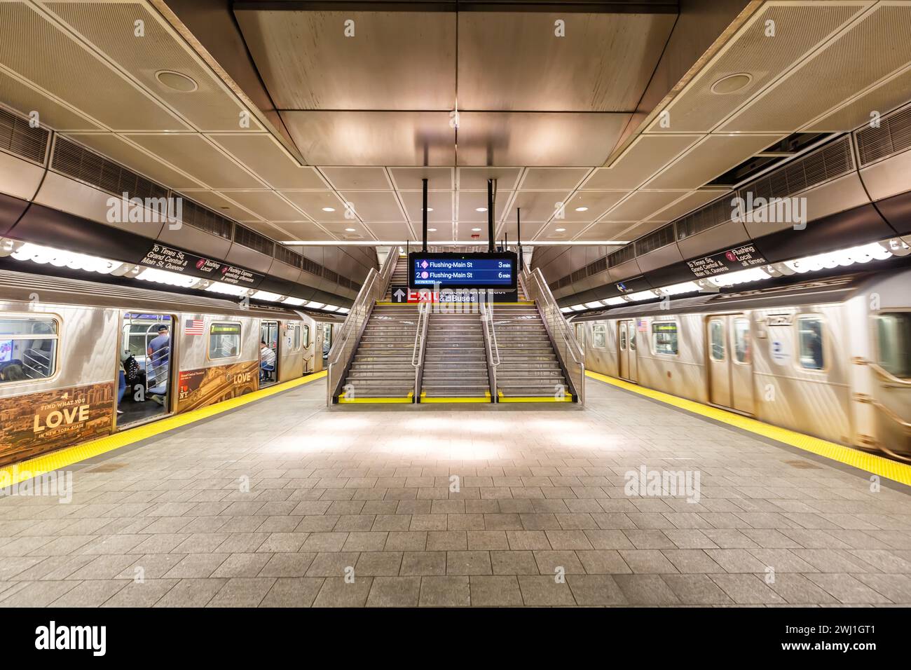 New York City Subway Metro U-Bahn U-Bahnhof 34 Street Hudson Yards der ...