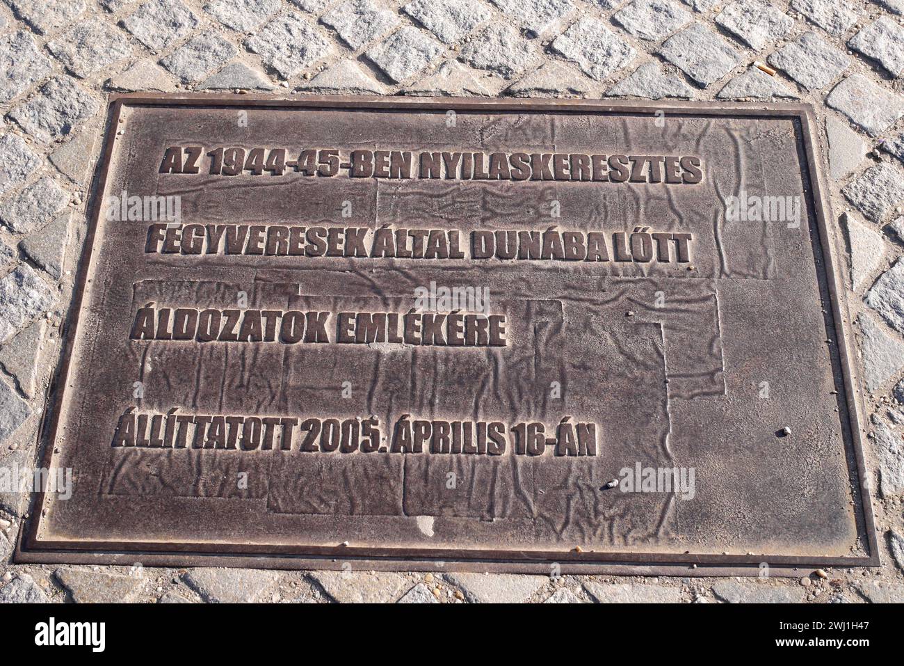 Plaque in Hungarian at the Shoes on the Danube Memorial to Hungarian ...