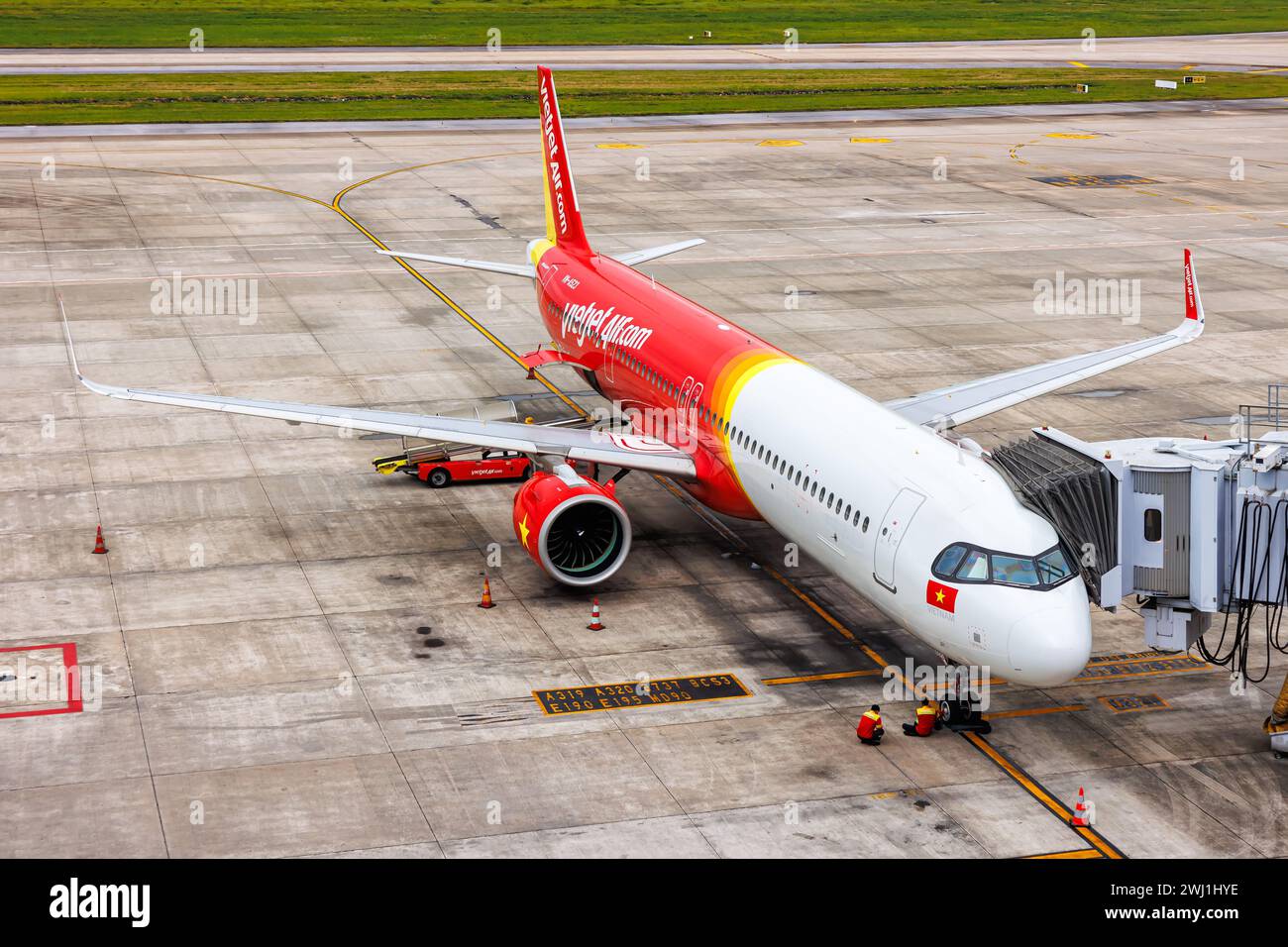 VietJet Air Airbus A321neo aircraft Hanoi Airport in Vietnam Stock Photo - Alamy