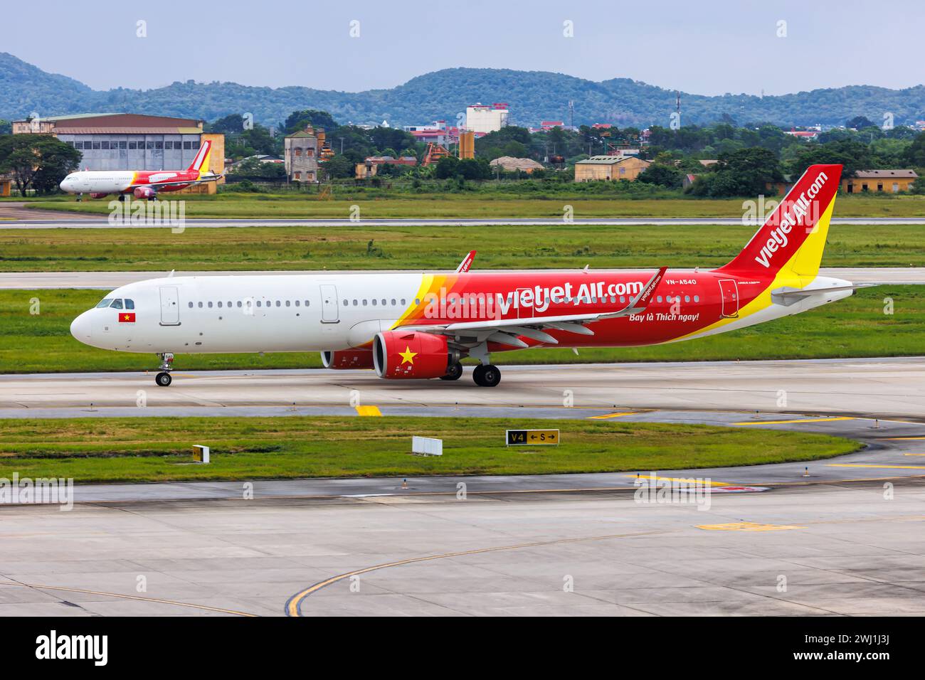 VietJet Air Airbus A321neo aircraft Hanoi Airport in Vietnam Stock Photo - Alamy