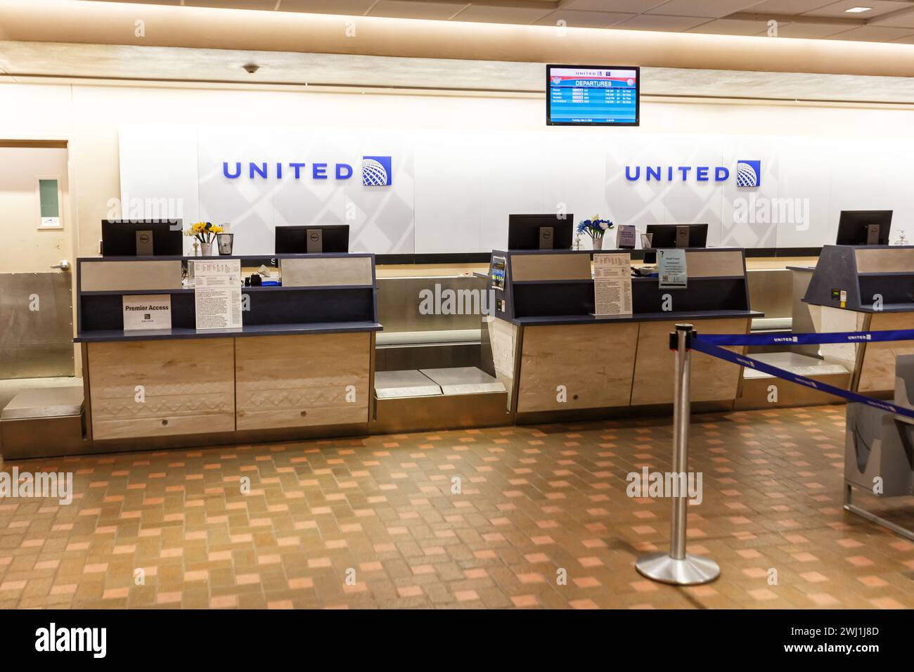 United Airlines check-in at Albuquerque Airport in the USA Stock Photo ...