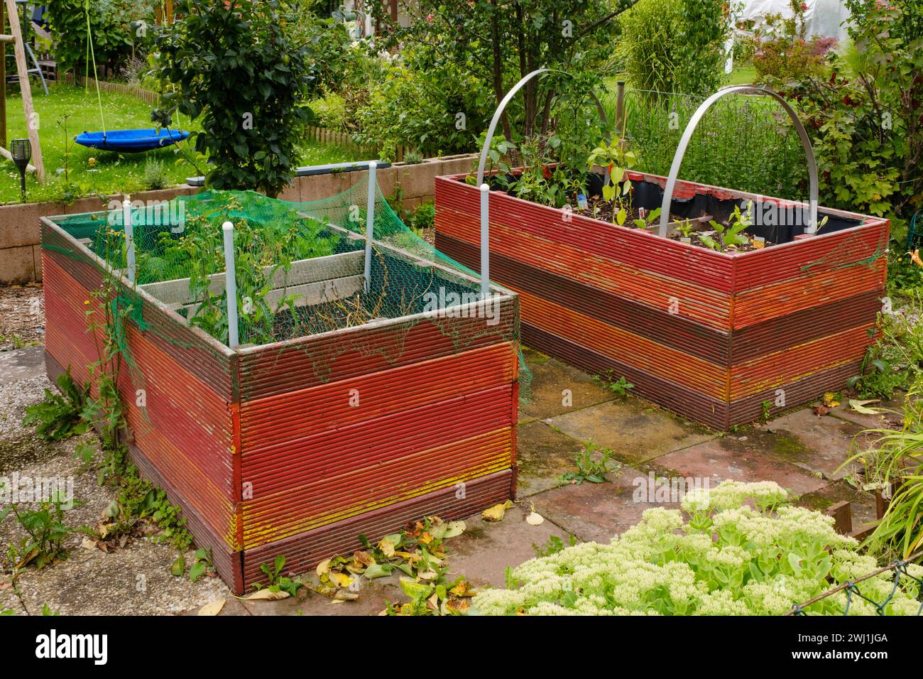 Raised flower bed garden hi-res stock photography and images - Alamy