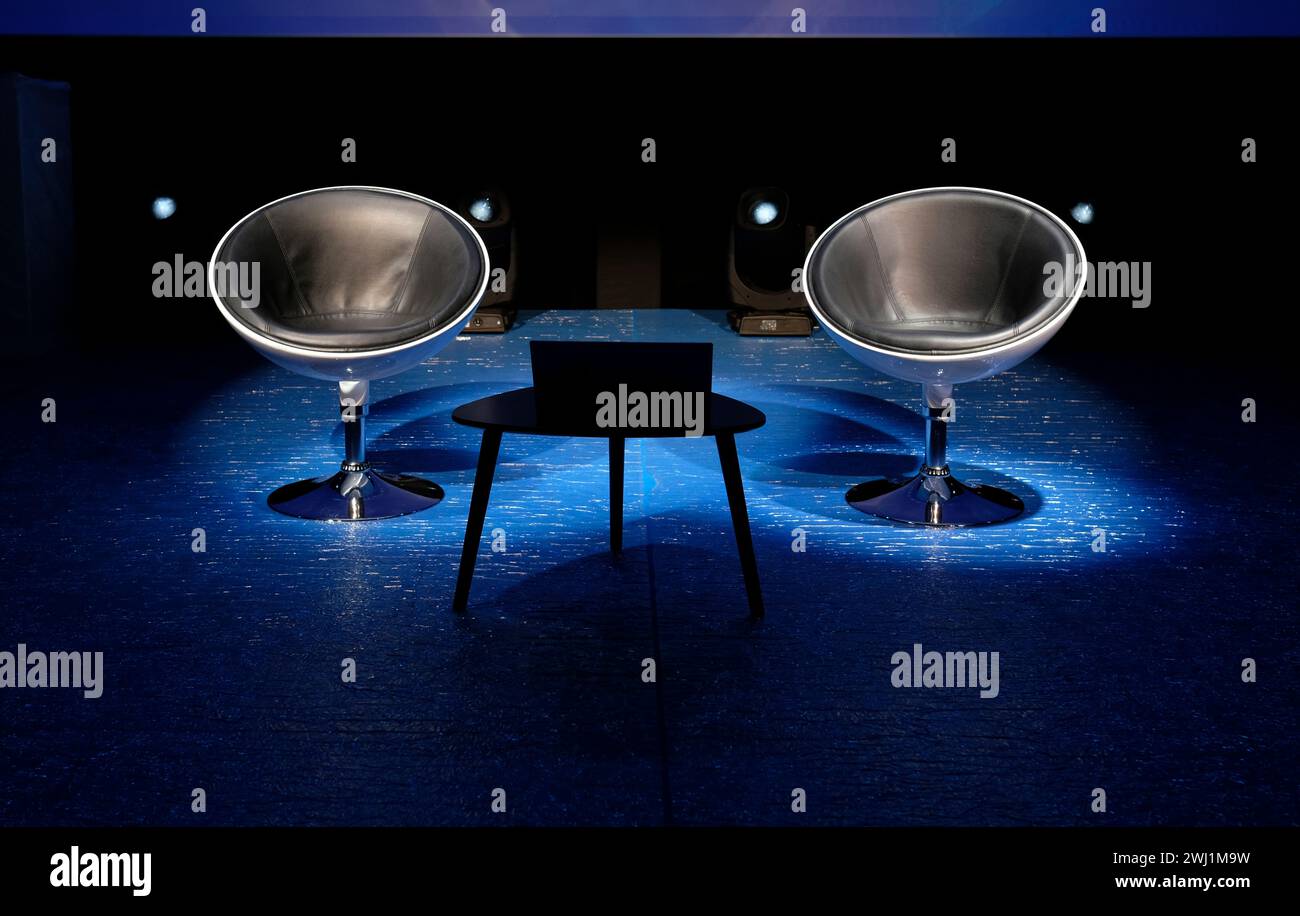 Debate panel hi-res stock photography and images - Alamy