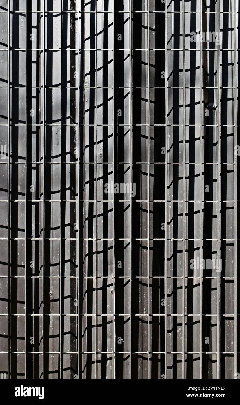 Metal grid structure hi-res stock photography and images - Alamy