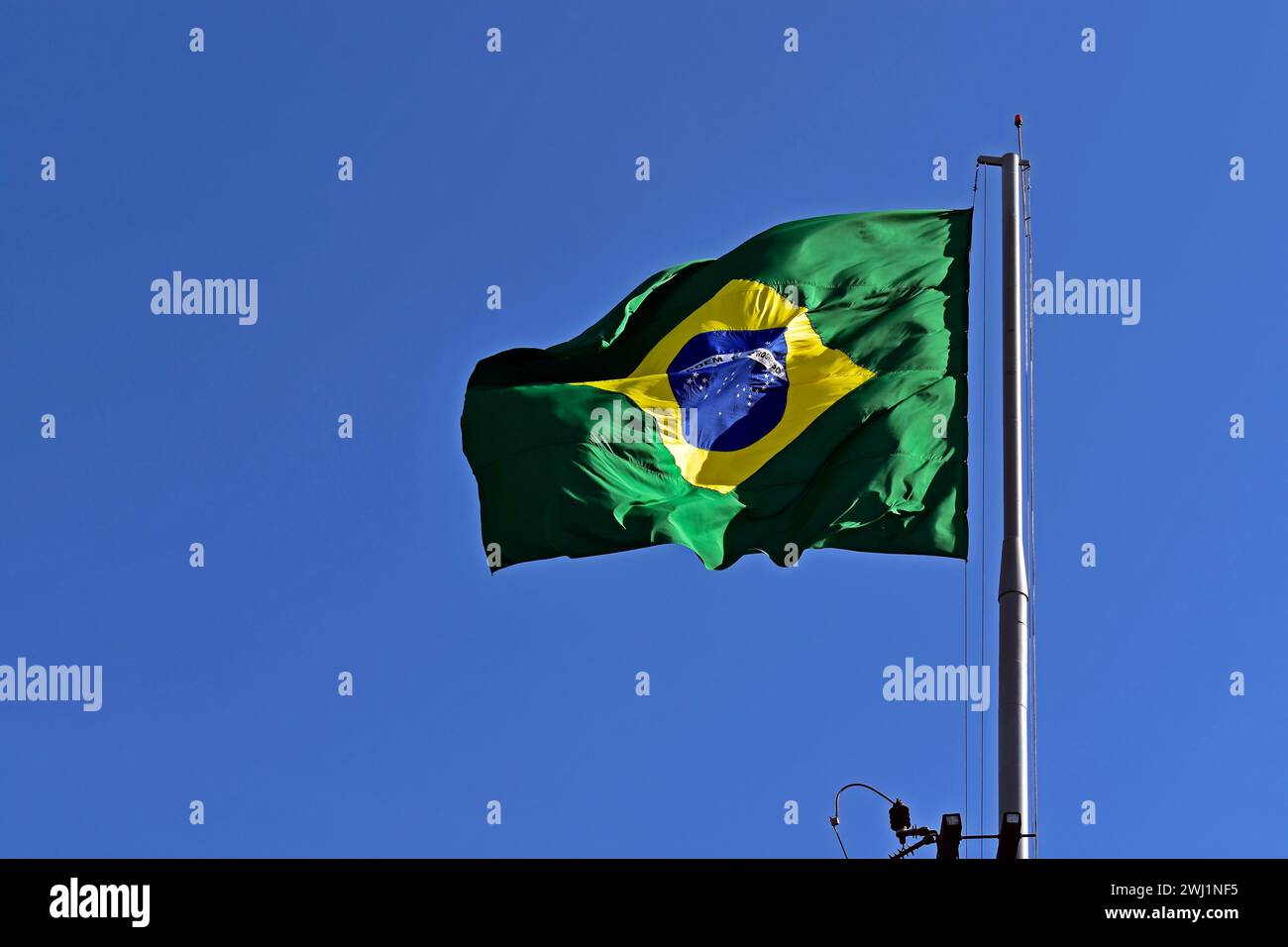 Blue sky with flag hi-res stock photography and images - Alamy