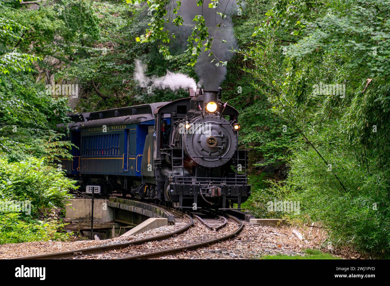 Train curve track hi-res stock photography and images - Alamy
