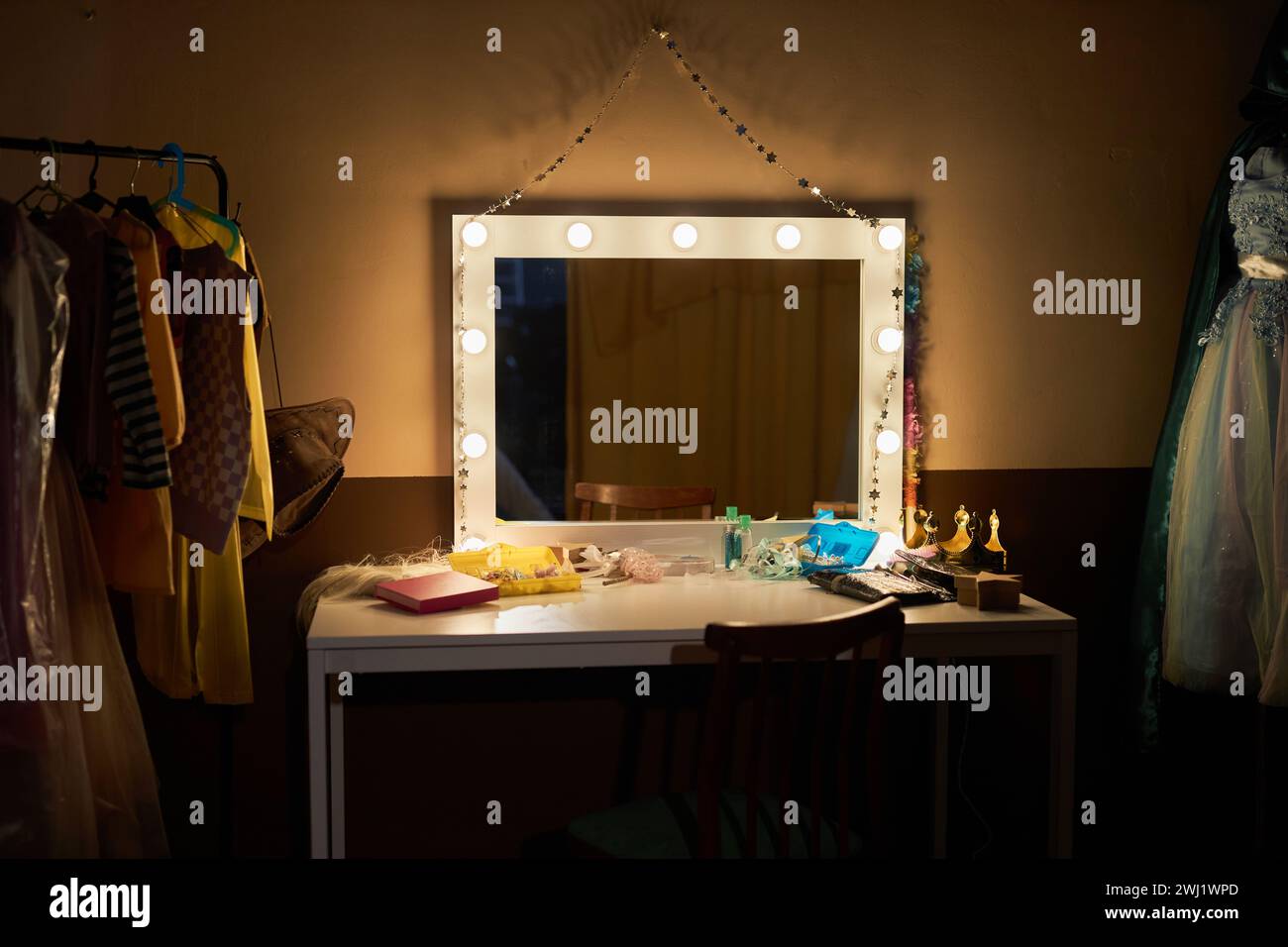 Theater backstage set hi-res stock photography and images - Alamy