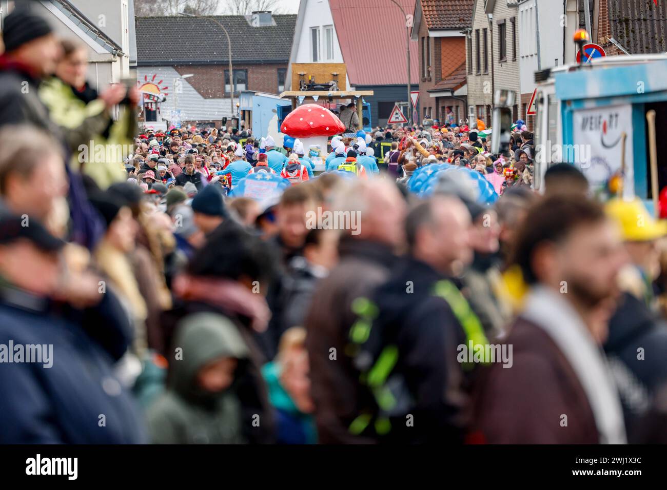 Marne, Germany. 12th Feb, 2024. Fools celebrate at the Rose Monday ...