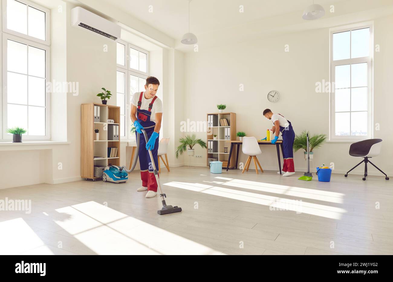 Vacuum cleaners man in hi-res stock photography and images - Alamy