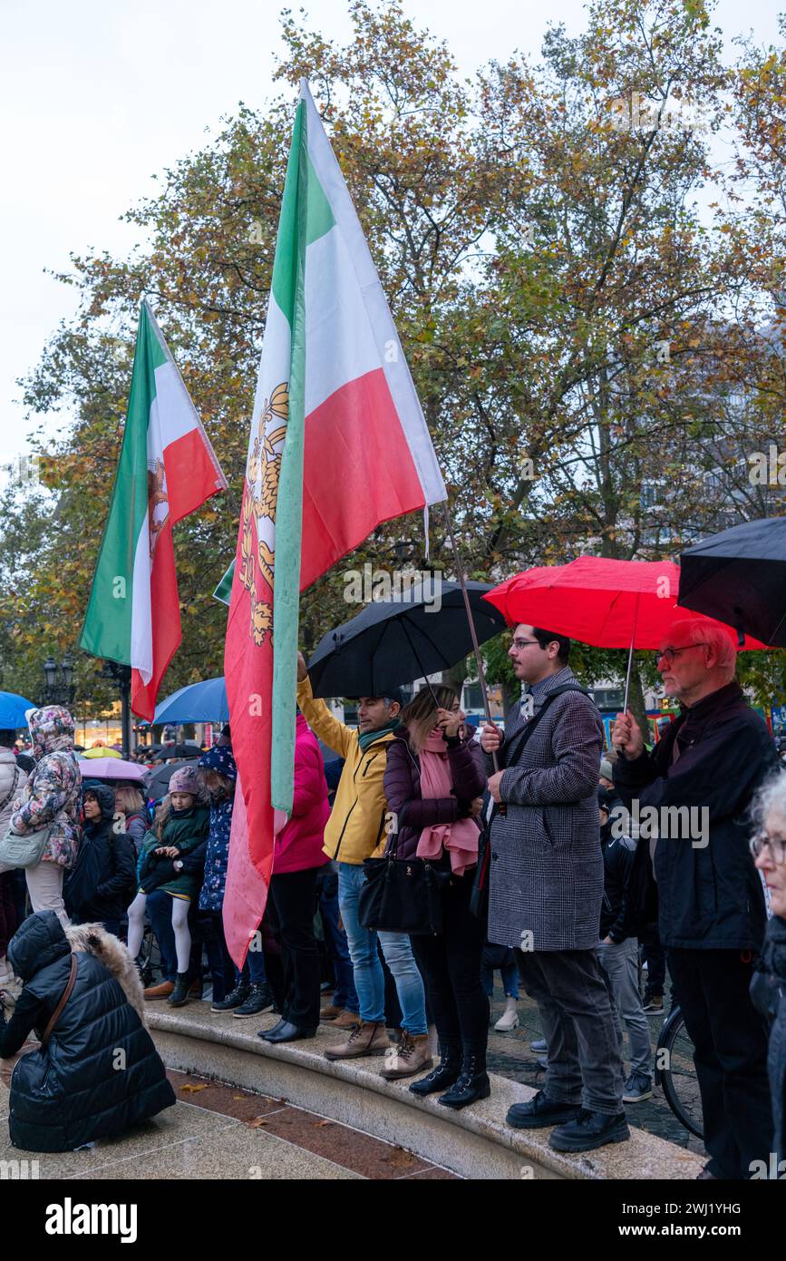 Exiled iranians hi-res stock photography and images - Alamy