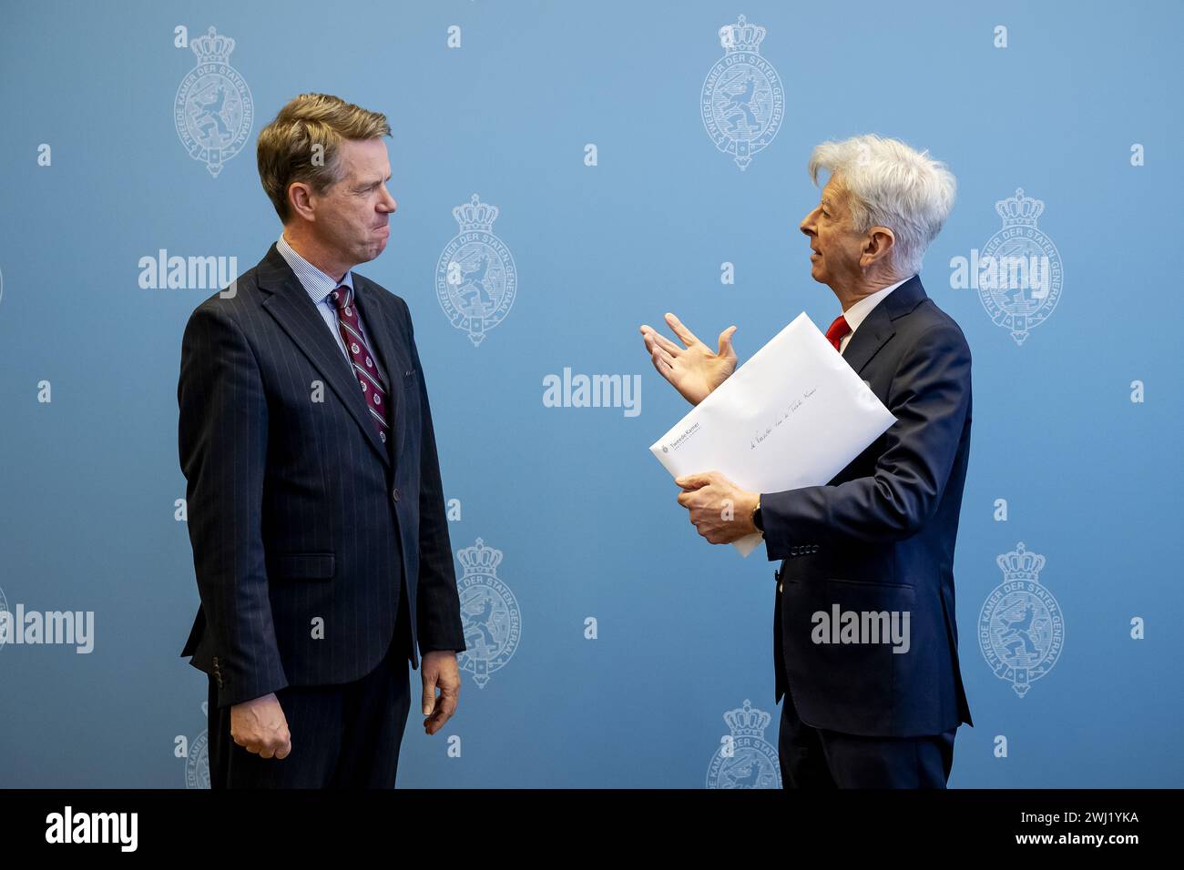 THE HAGUE - Informer Ronald Plasterk (r) presents his final report to ...
