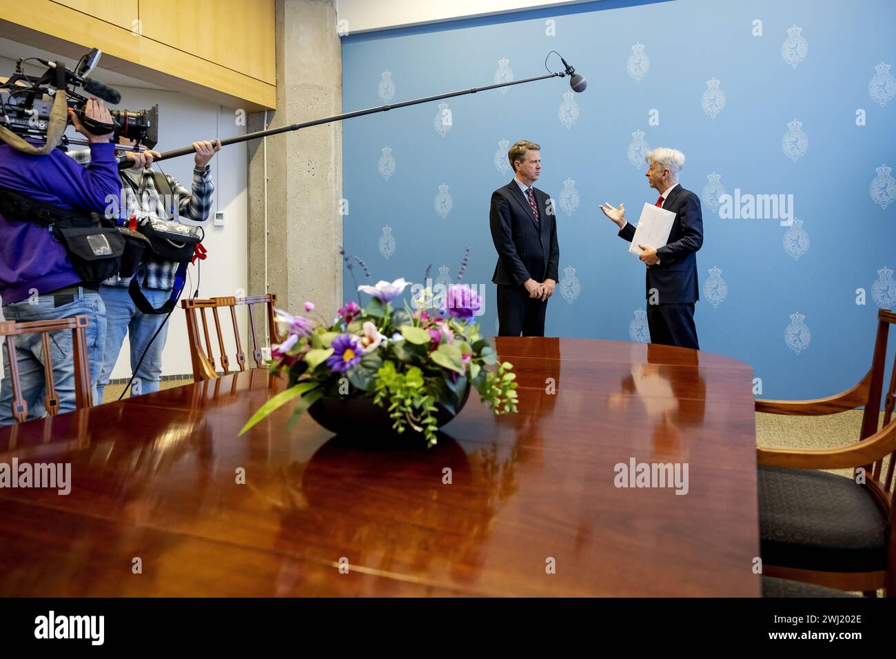 THE HAGUE - Informer Ronald Plasterk (r) presents his final report to ...